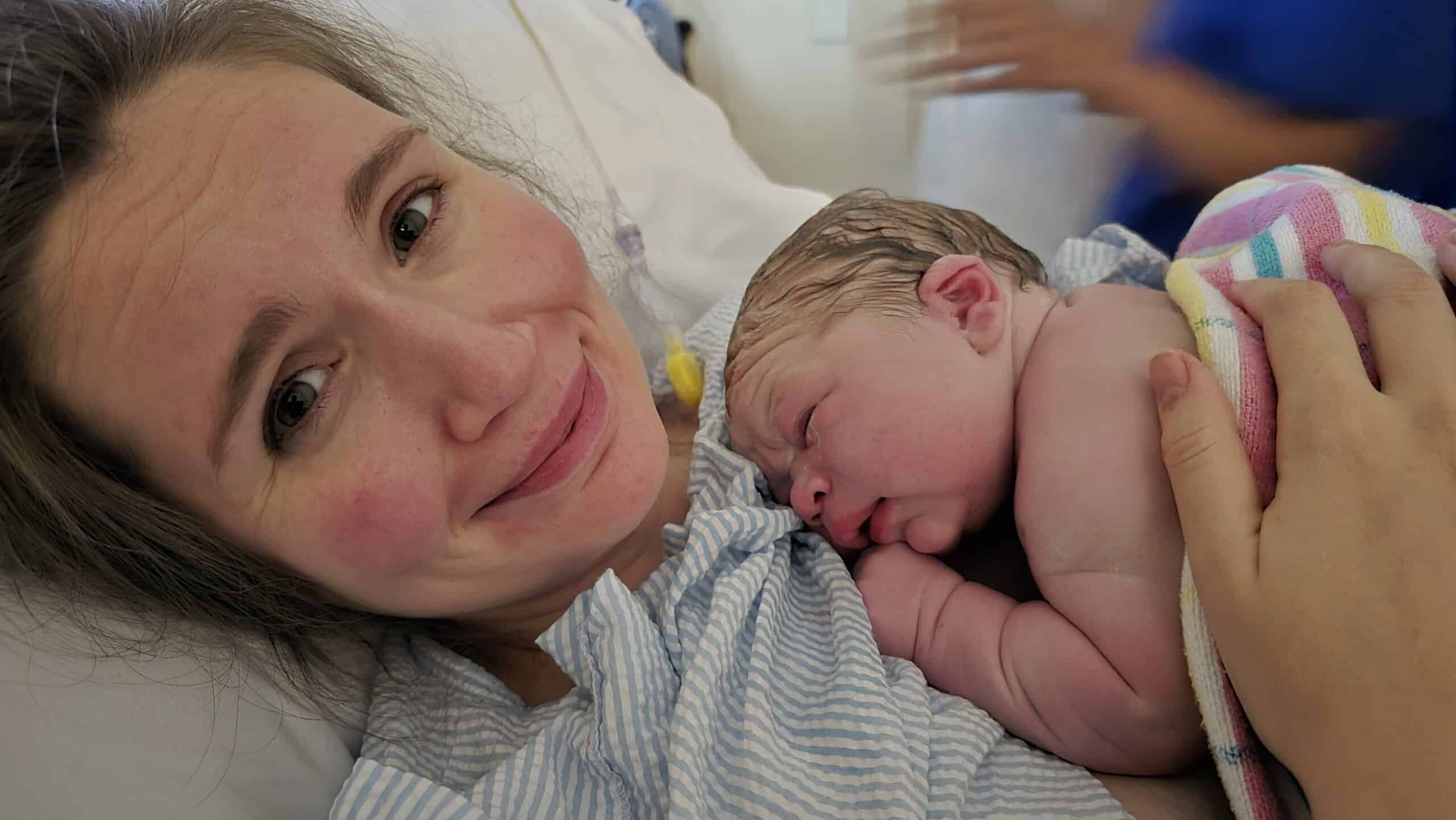 Sarah - breastfeeding, triple feeding, oversupply, cracked nipples ...